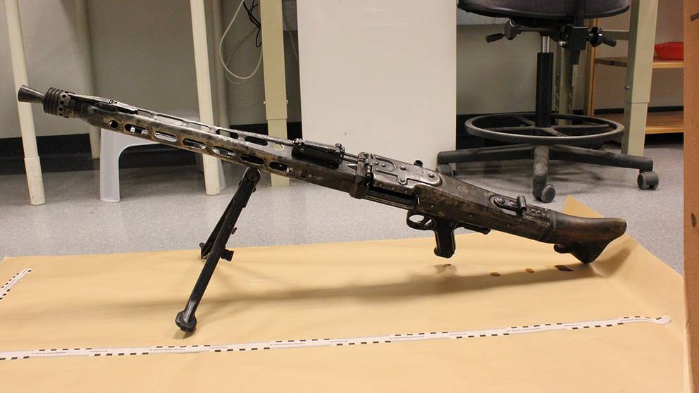 Hade olaglig kulspruta – döms till fyra års fängelse | SVT Nyheter