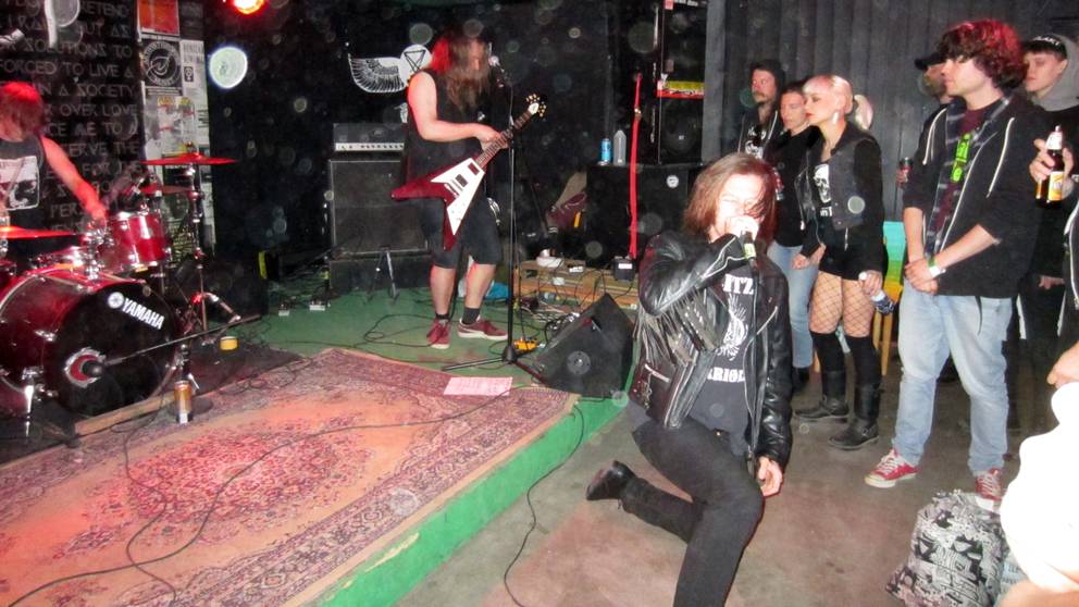 Punkare från hela Sverige samlades i Umeå | SVT Nyheter