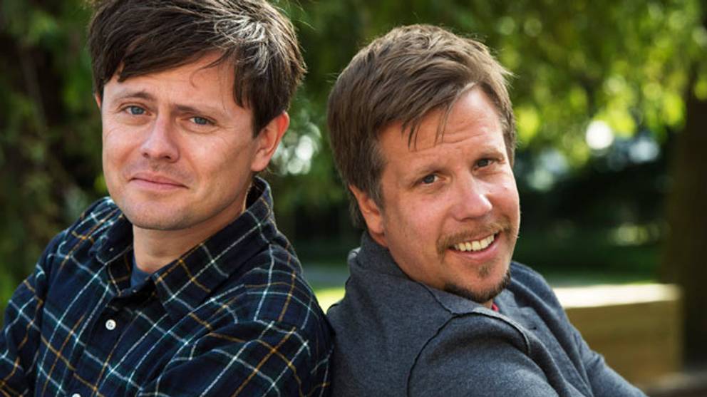 Filip och Fredrik gör tv-show i en hiss | SVT Nyheter