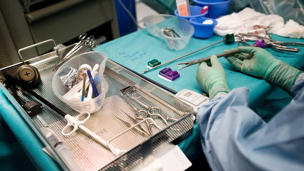 Ringmuskel opererades av misstag – läcker avföring | SVT Nyheter